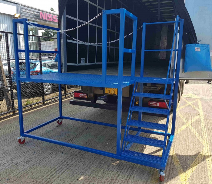 Lorry Trailer Mobile Unloading Platform with Steps | Industrial Products